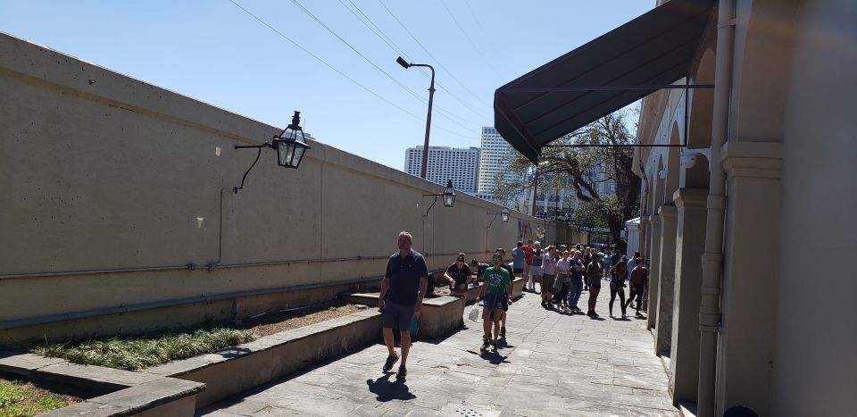 The Local's Guide to the French Quarter Tour - Authenticity & Local Insights