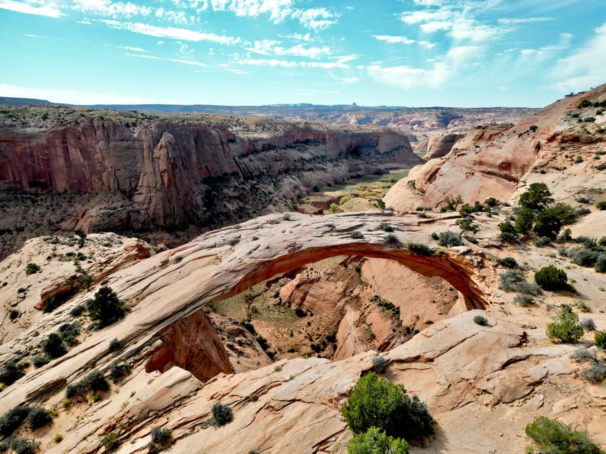 Tonalea: Guided Eggshell Arch Hike w/ Day or Sunset Options - Key Points