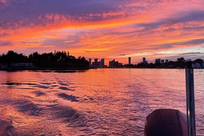 Top Rated: Best Private Boat Charter in Miami with guided captain - Practical Aspects: Booking, Pricing, and Accessibility