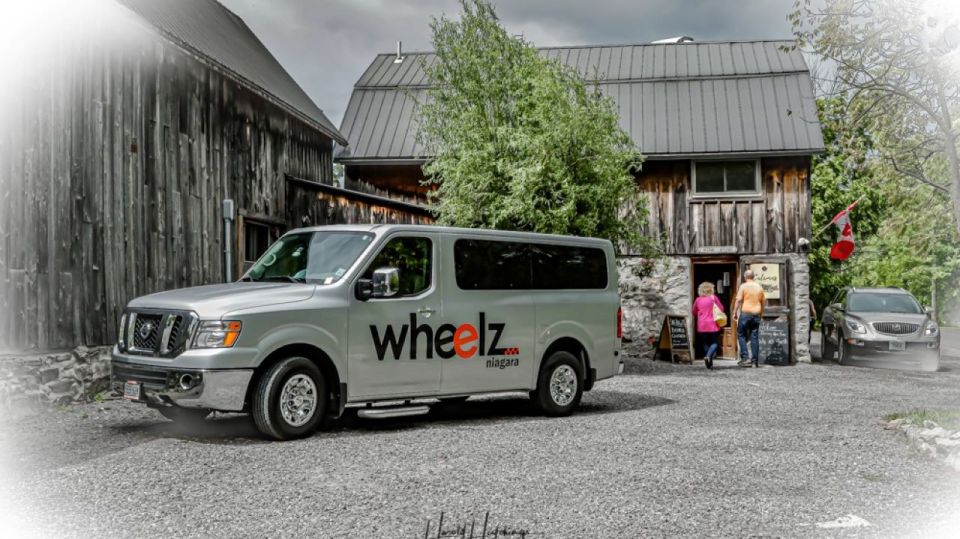 Toronto: Private Transfer for 1-10 Passengers to Downtown - An In-Depth Look at the Private Transfer Experience