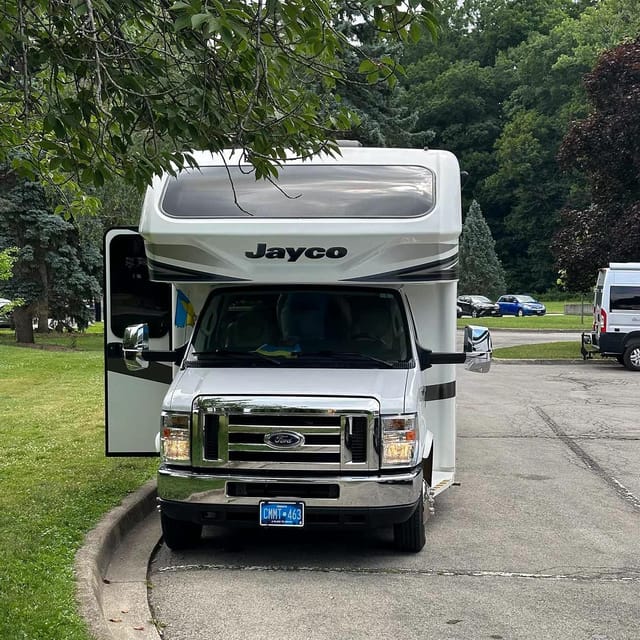 Toronto to Niagara Falls RV-Motorhome Tour - Frequently Asked Questions