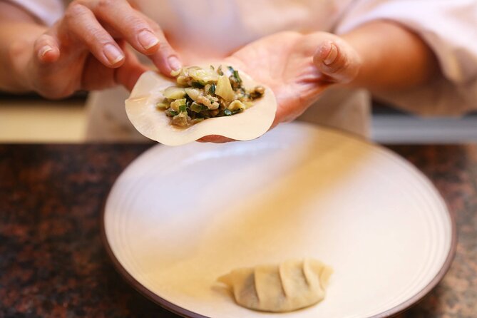 Traditional Asian Dumpling Cooking Class in Charlotte - Group Size and Atmosphere