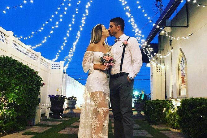 Traditional Wedding or Vow Renewal at Graceland Wedding Chapel - Key Points