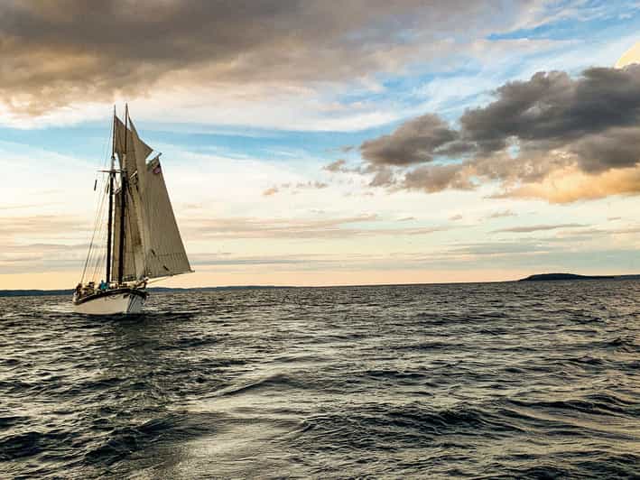 Traverse City: Fall Evening Sail on Tall Ship Manitou - What Sets This Tour Apart