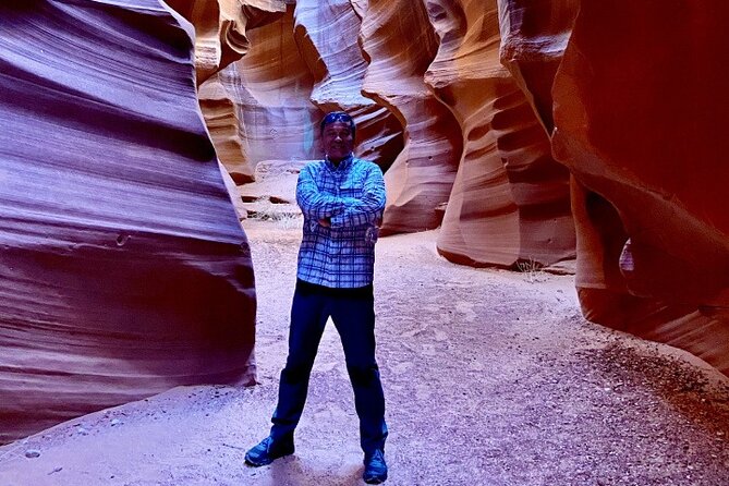 Upper Antelope Canyon, Horseshoe Bend from Vegas, Lunch, FreeWiFi - Guides and Customer Service