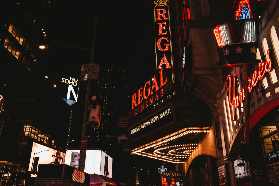 Vegas Highlights: Neon Lights & Desert - Audio Driving Tour - Who Will Love This Tour?