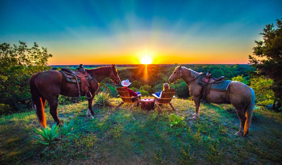 Waco: Sunset Horseback Ride - The Scenic Overlook and Sunset Magic