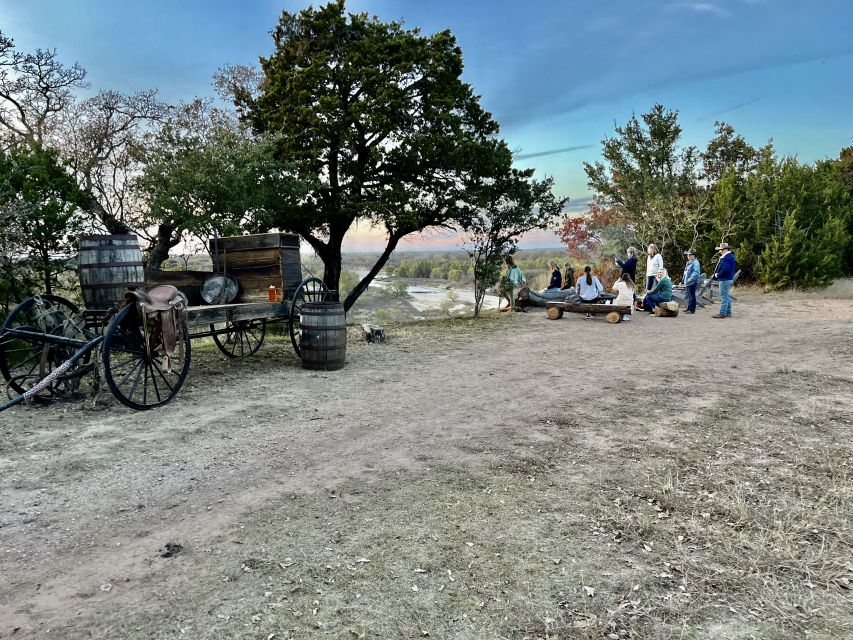 Waco: Sunset Horseback Ride - Fun and Relaxation on the Trail