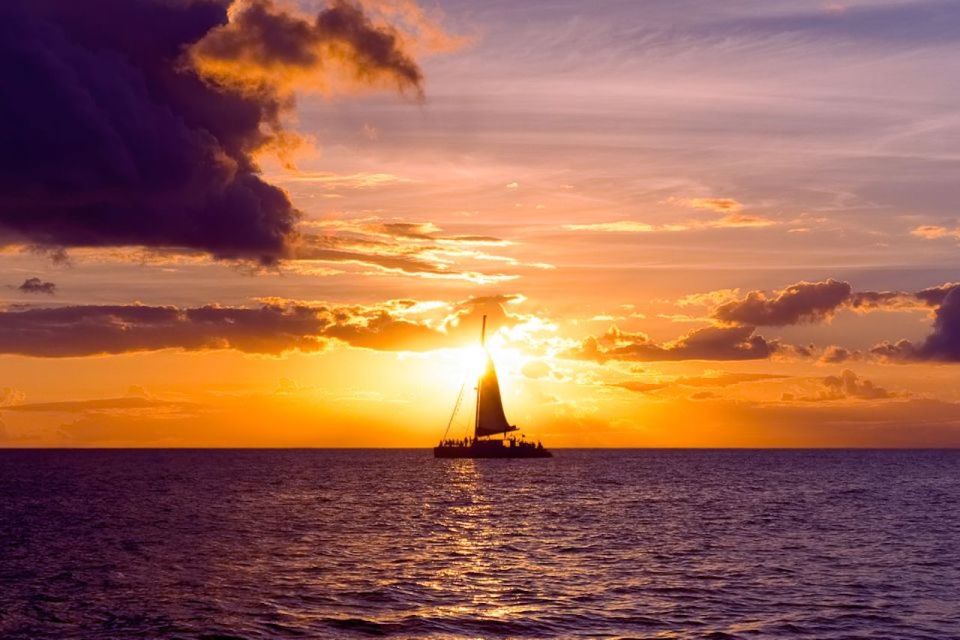 Waikiki Sunset Cocktail Cruise with Drinks and Appetizers - An Authentic Hawaiian Sunset Experience