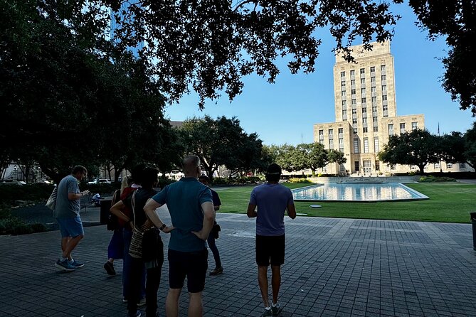 Walking Tour of Houston: History, Architecture, Street Art - Exploring Houston in 2.5 Hours