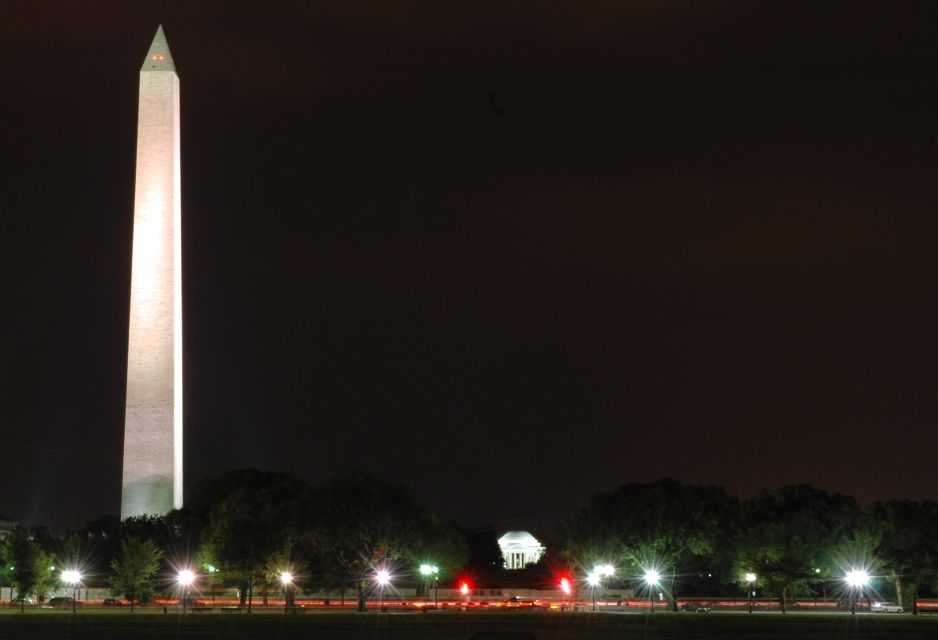 Washington, DC: Holiday Lights Nighttime Bus Tour - What We Appreciate and What Could Improve
