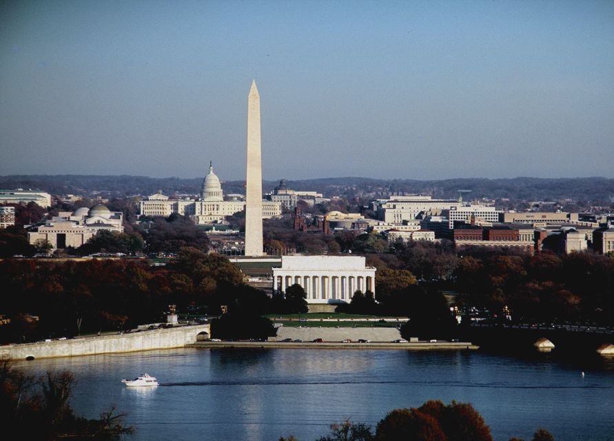 Washington, DC: Monuments and Memorials Photography Lesson - The Guide and Group Experience
