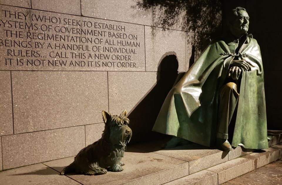 Washington DC: Monuments by Moonlight Nighttime Trolley Tour - The Sum Up