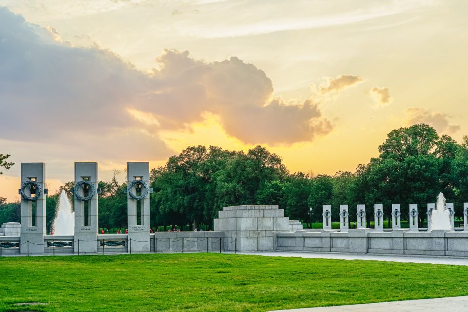Washington DC: National Mall Night Bus Tour - An In-Depth Look at the Night Bus Tour Experience