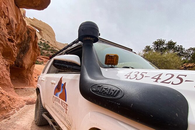 Waterpocket Fold Offroad Tour to Strike Valley Overlook - Why Guides Make the Difference