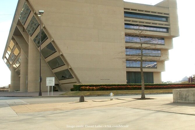 Welcome to Dallas: Private Half-Day Walking Tour - Stop 1: Giant Eyeball