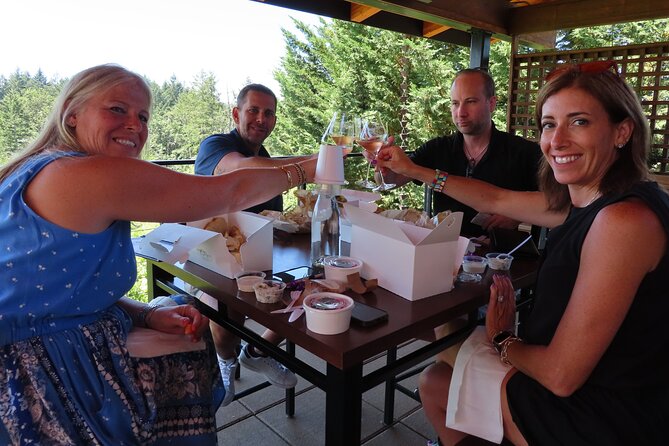 Willamette Valley Boutique Winery Tour with Lunch - Who Should Think Twice