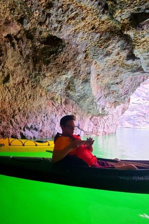 Willow Beach: 5 Coves & 2 Caves Emerald Cave Kayaking Tour - The Guide Experience: Knowledge and Reassurance