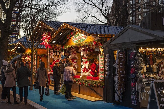 Winter Wonderland Walk: Buffalos Festive Highlights - What the Tour Offers