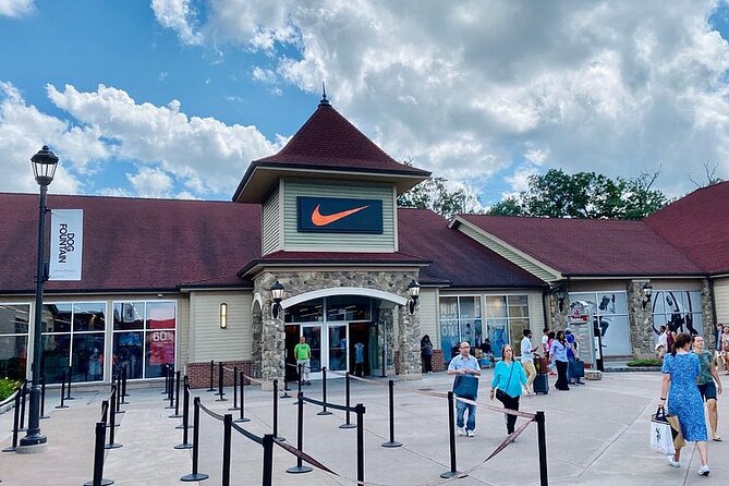 Woodbury Common Shopping Experience with Private Driver-Guide - FAQ  