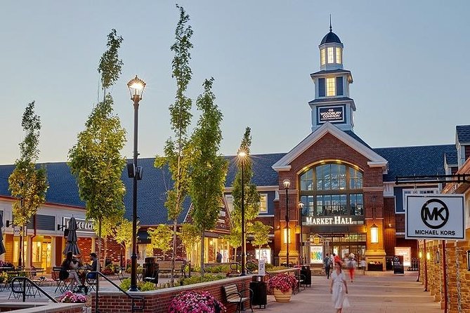 Woodbury Commons Shopping in NEW MKT Limousine - Key Points