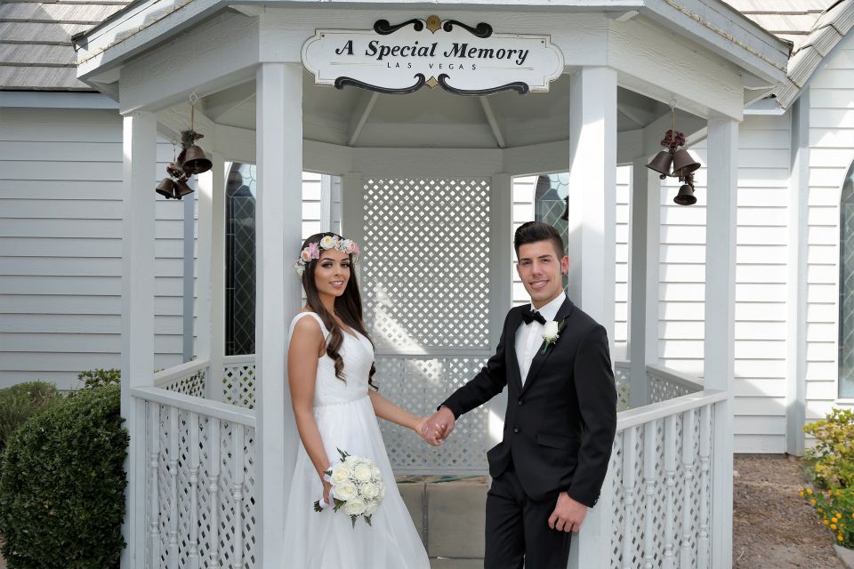 World-Famous Drive-Up Wedding in Las Vegas - Key Points