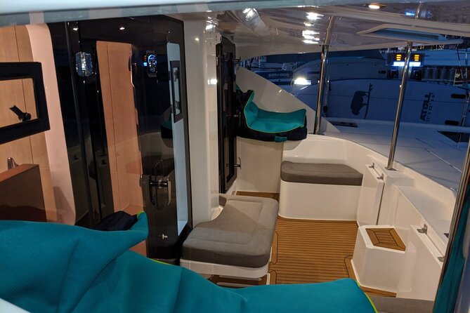 Yacht Charter Rental in Long Beach 58 Leopard Power Sail - Key Points