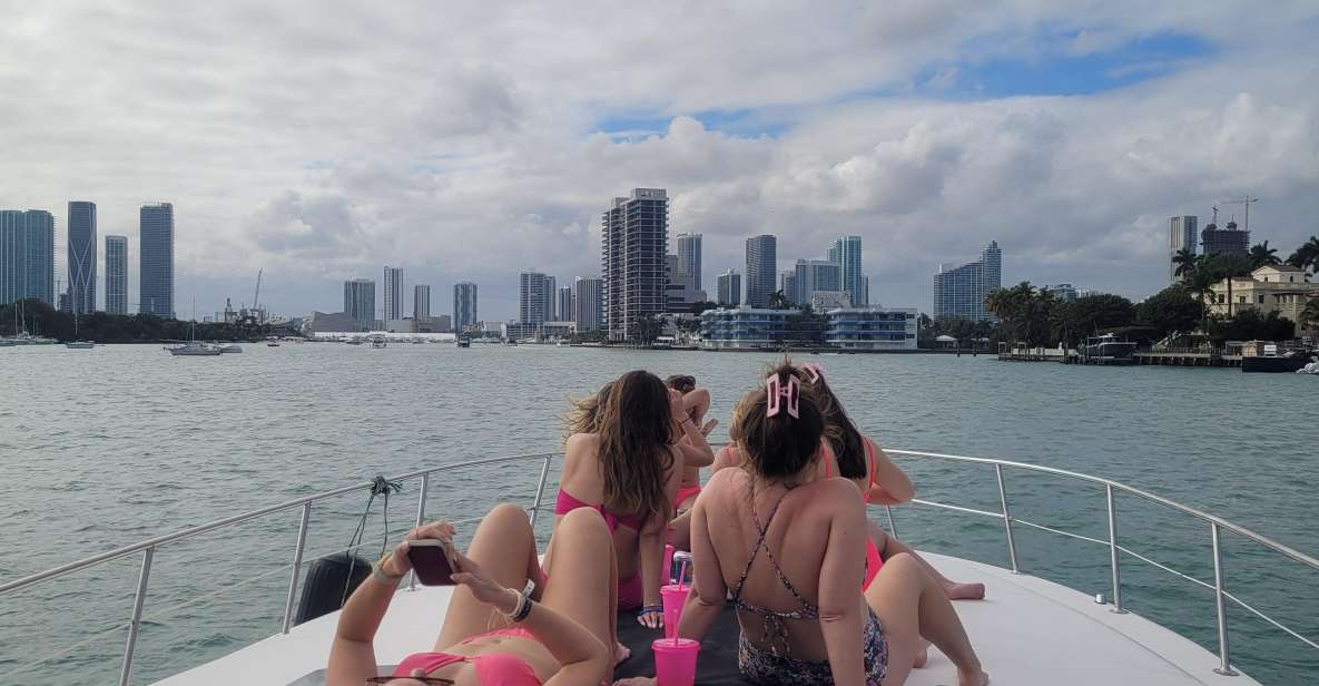 Yacht cruise Biscayne Bay, Miami Beach and Sand bar. 42Ft - Introduction