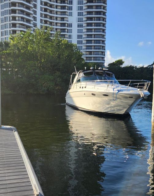 Yacht cruise Biscayne Bay, Miami Beach and Sand bar. 42Ft - Discovering the Experience