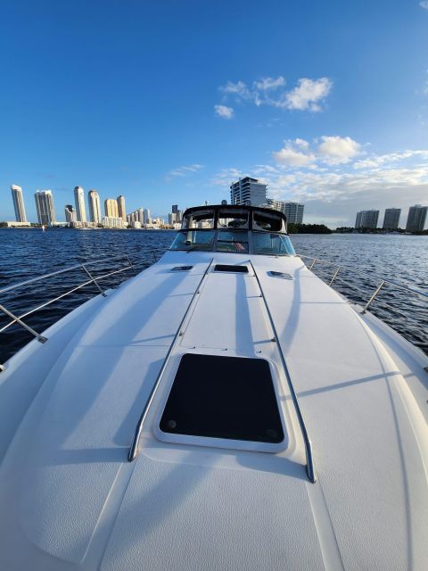 Yacht cruise Biscayne Bay, Miami Beach and Sand bar. 42Ft - FAQ