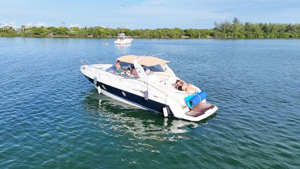 Yacht in Miami for Up to 12 People - Key Points