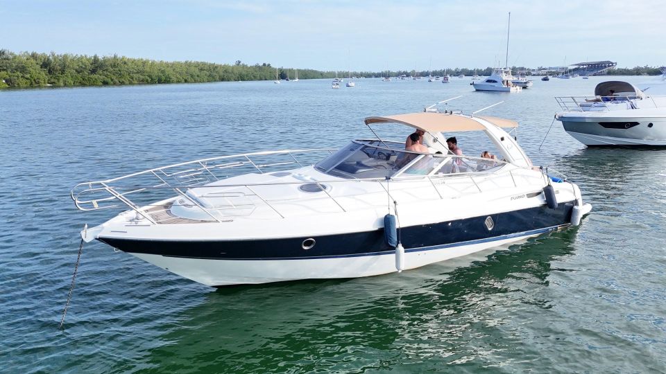 Yacht in Miami for Up to 12 People - What to Expect on the Tour