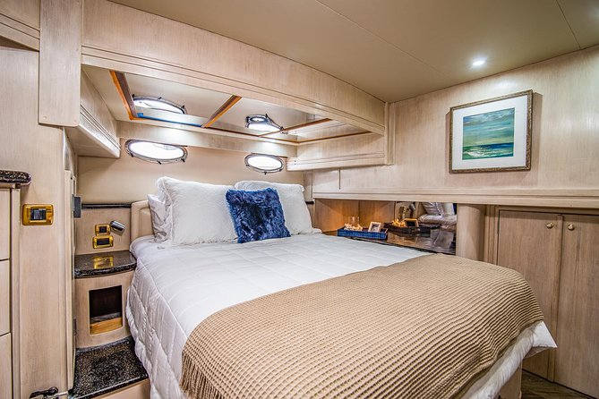 Yacht rental charter in Marina del Rey - 60' CARVER - FAQ