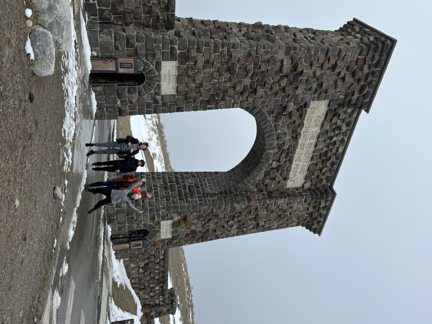 Yellowstone: Full-Day Private Guided Tour by Car with Lunch - The Guided Experience and Personal Touch
