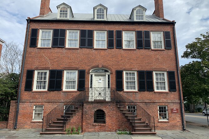 Self-Guided 'Old Squares of Savannah' Solo Walking Tour - Value and Who It’s Best For